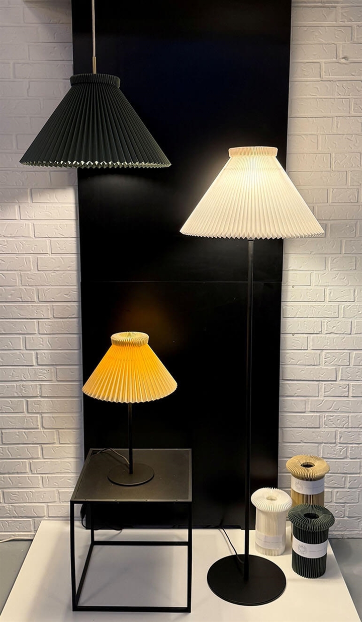 LE KLINT Model 334T bordlampe, sort/papir - moss green